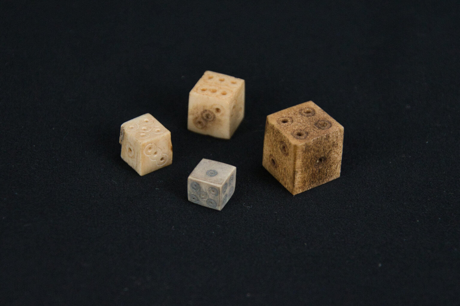 Pompeii Collections: Bone Dice – Saint Louis Science Center